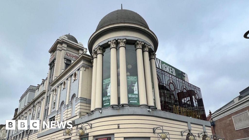 Bradford theatre audiences surge in City of Culture year - BBC News