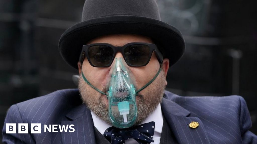 Fugitive who faked death refuses court appearance