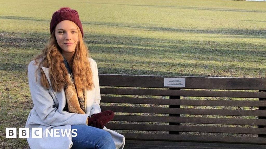 Cheltenham student reveals the love behind the plaques - BBC News