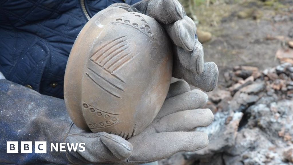 Ipswich pottery made 1,300 years ago recreated in replica kiln - BBC News