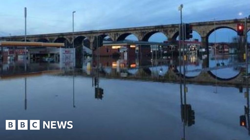 River Aire flood defence feasibility study plans approved - BBC News