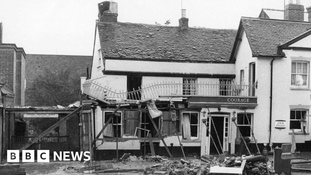 Guildford pub bomb inquest: Witness describes flash, then darkness ...