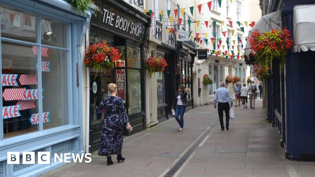 GST should be introduced in Guernsey, tax review finds - BBC News