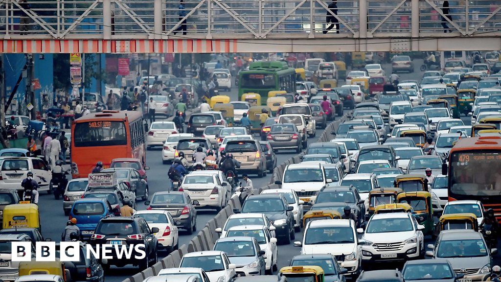Air pollution: Is it healthy to walk in a polluted environment? - BBC News
