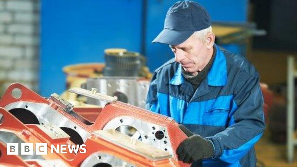 Typical Scottish worker's pay tops England for first time - BBC News