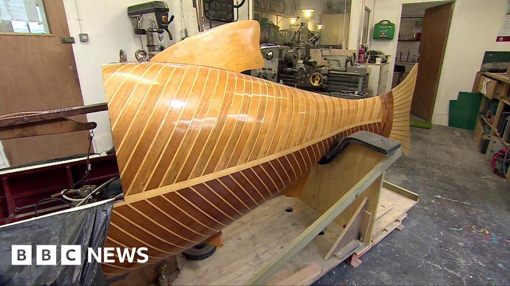 Cheltenham's Wishing Fish Clock repairs under way - BBC News