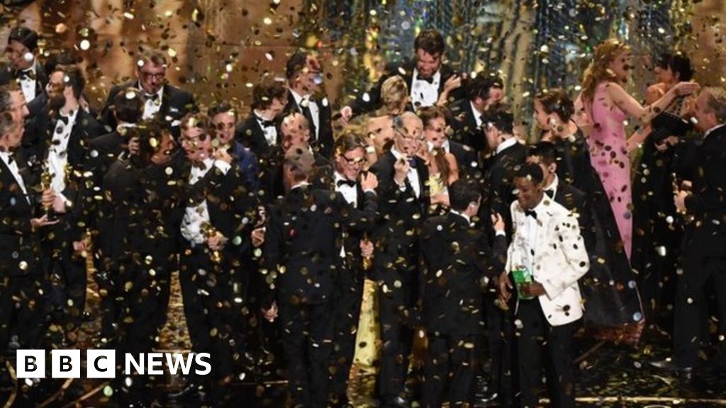 Spotlight has picked up the Academy Award for best picture - BBC News