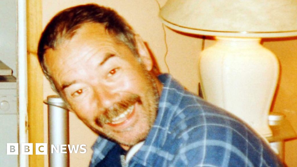 Yorkshire Ripper hoaxer Wearside Jack dies - BBC News