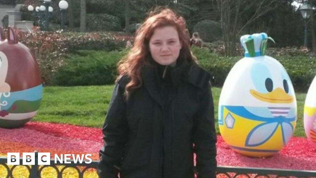 Leah Croucher: The quiet teenager who vanished on her way to work - BBC ...
