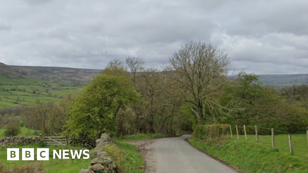 Helmsley crash leaves three in serious condition - BBC News