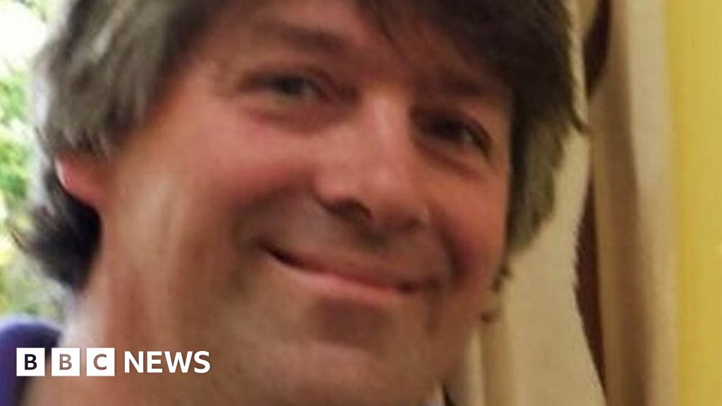Gravesend driver Mark Sharp killed in A2 crash - BBC News