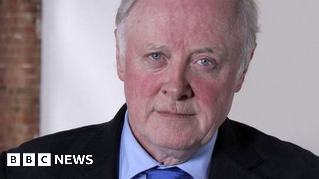 Sir Gerry Robinson: Businessman and broadcaster dies aged 72 - BBC News