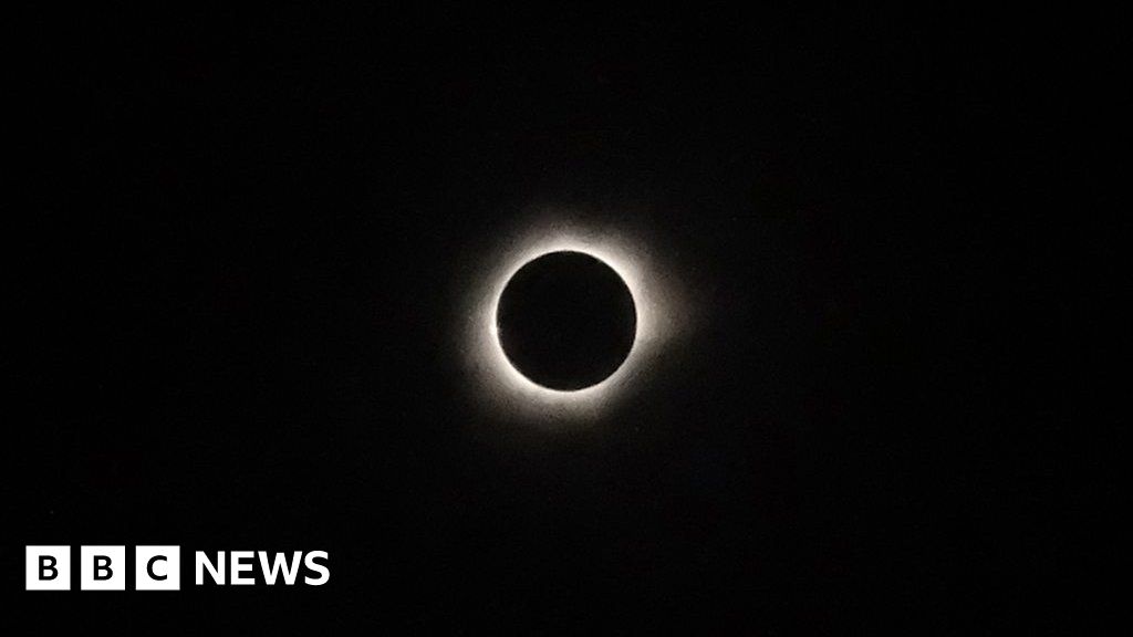 Google and UC Berkeley to create movie from eclipse images - BBC News