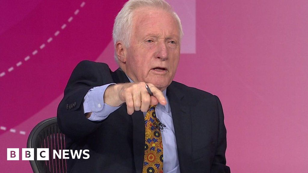 Question Time host Dimbleby boots out audience member - BBC News