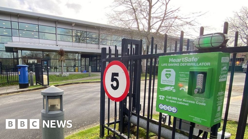 Defibrillator installed at Guernsey Post's Envoy House - BBC News
