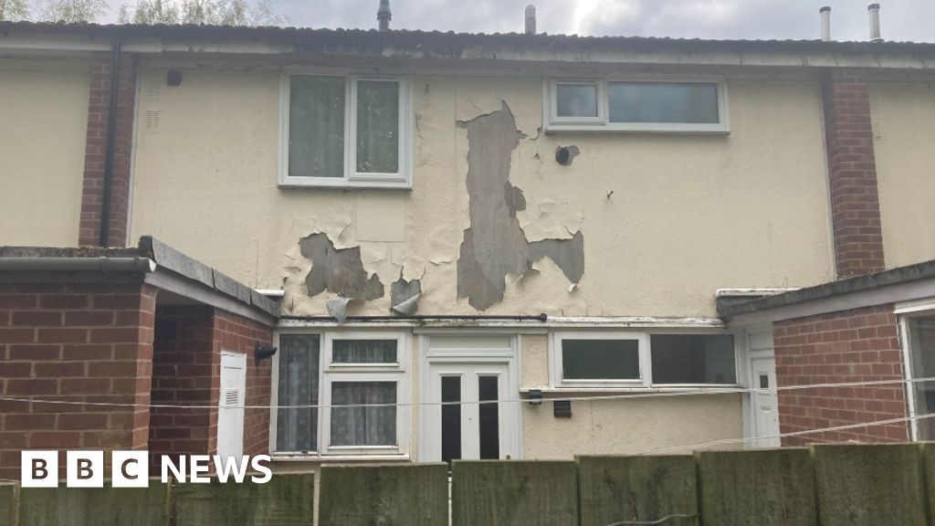Nottingham City Council tenants say houses in poor repair - BBC News