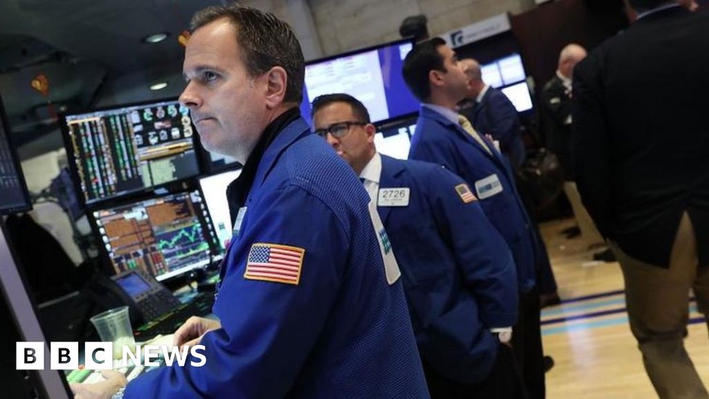 Wall Street flat amid tech stock weakness