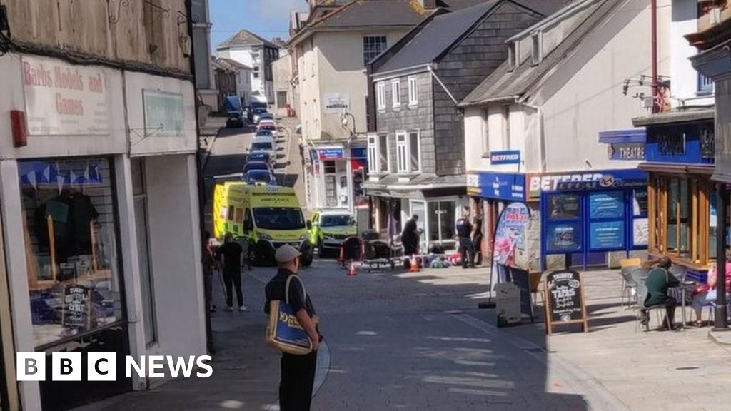 Redruth stabbing: Arrest after man, 35, found injured - BBC News