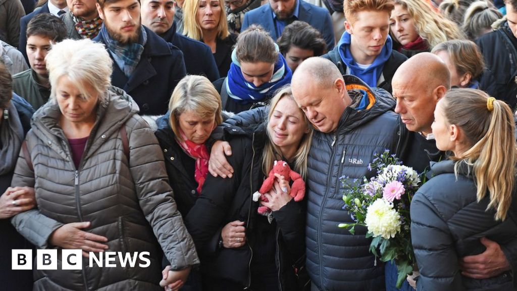 London Bridge: Vigils held for victims of attack - BBC News