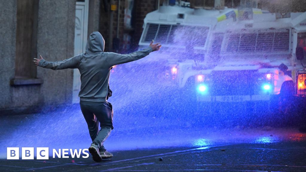 Paramilitary racist violence deeply worrying development - report