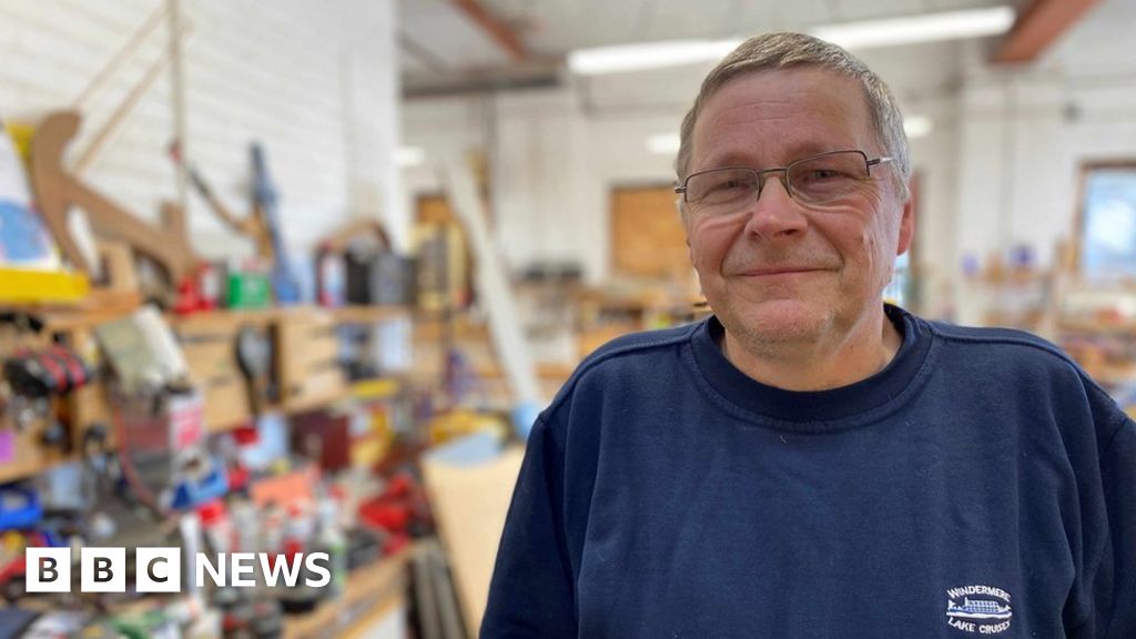 Windermere 'Boat Doctor' celebrates decades in the job - BBC News