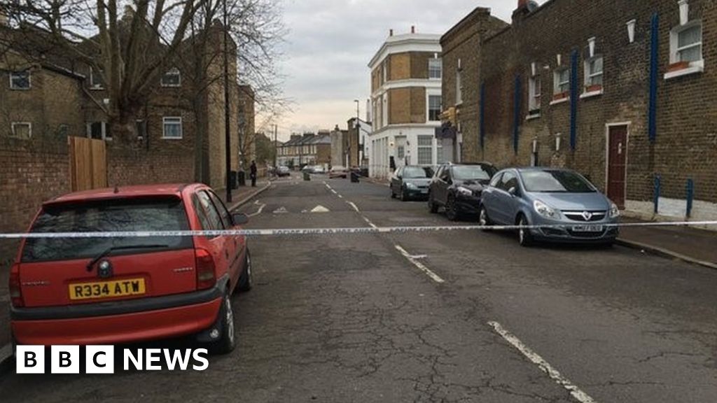 New Cross murder probe after teen stabbed to death - BBC News