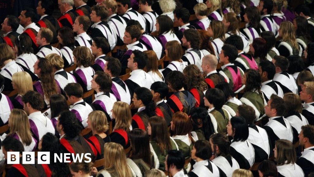 Number of students in Scotland exceeds 235,000 - BBC News