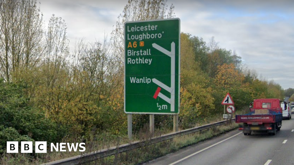 Witness appeal after three hurt in Leicestershire crash - BBC News
