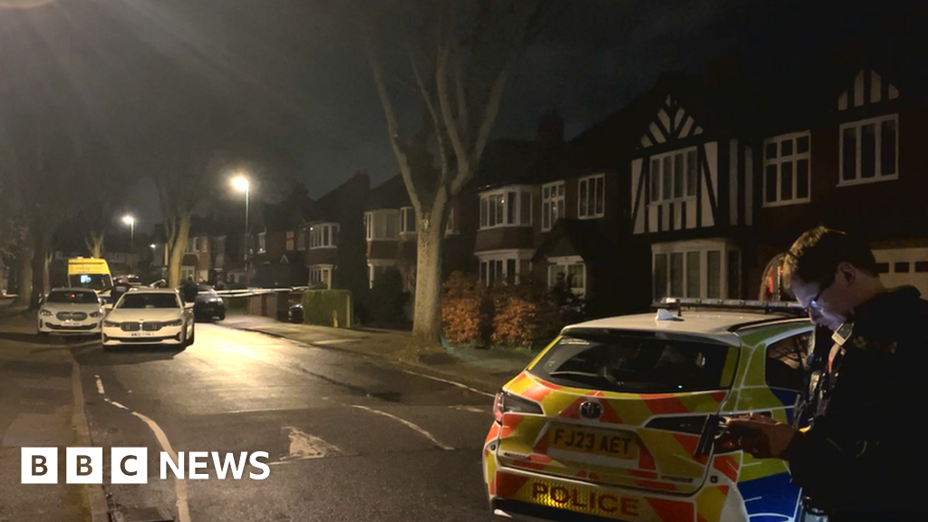 Wollaton: Attempted murder arrest after pair stabbed in home