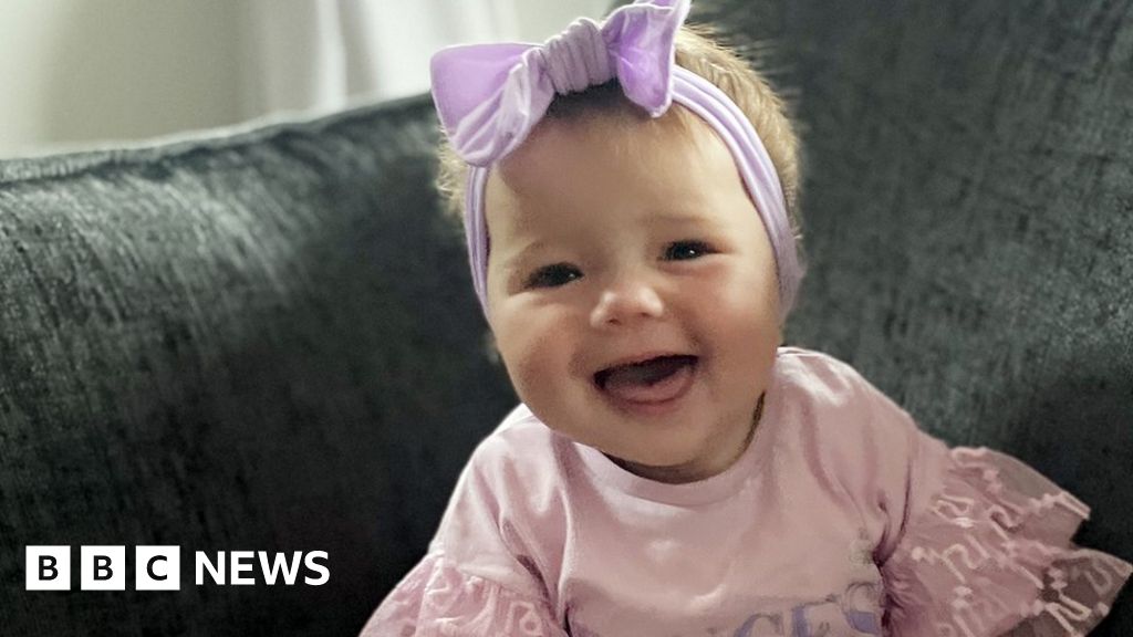 Baby's fight for her life with rare PPHN birth problem - BBC News