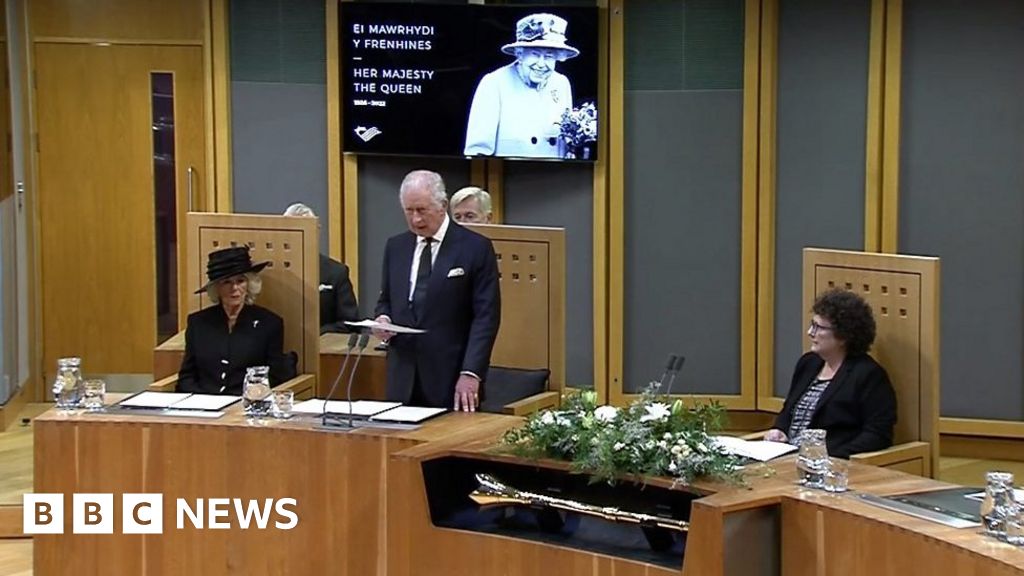 King Charles III speaks Welsh in the Senedd - BBC News