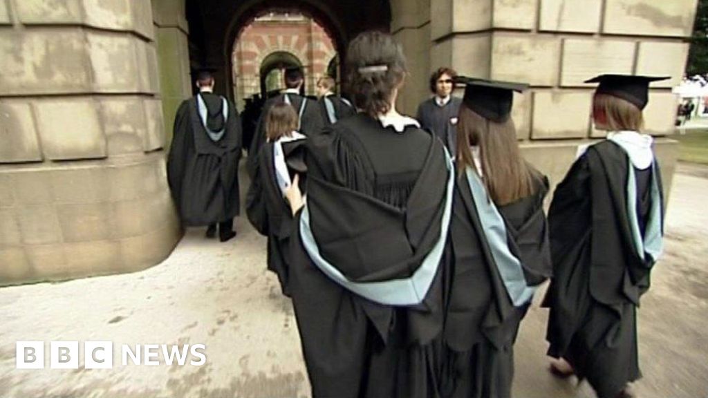 Cross-party support for uni student funding reform plan - BBC News