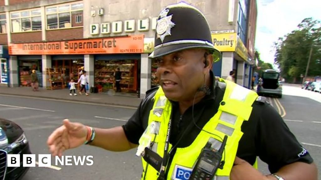 Veteran Coventry officer backs beat policing - BBC News