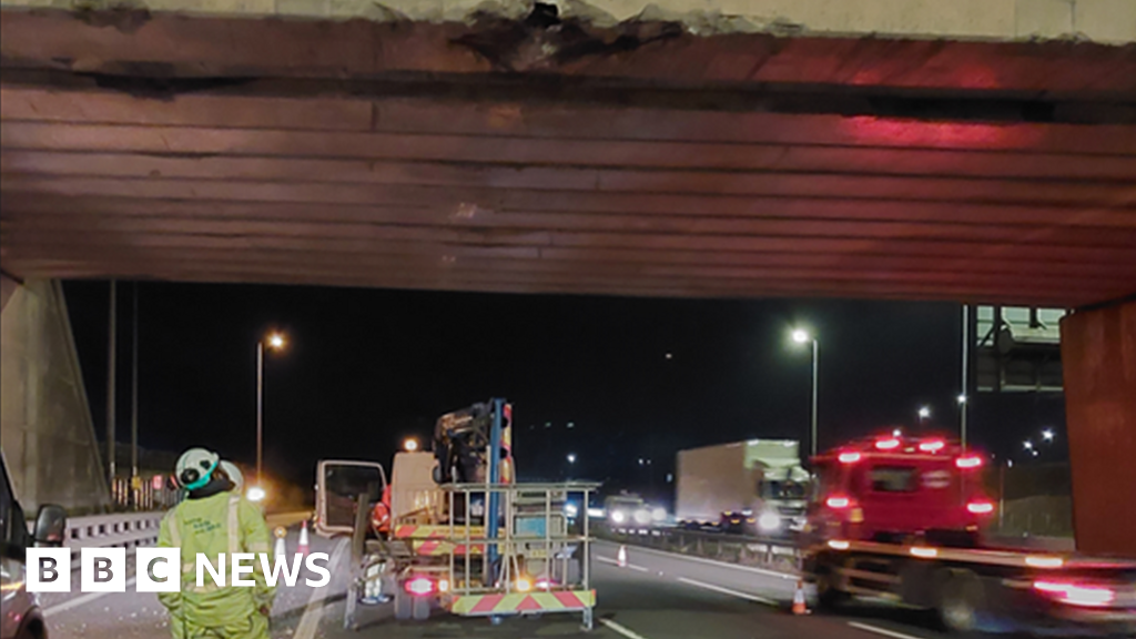 M42 motorway bridge struck by lorries set to be demolished - BBC News