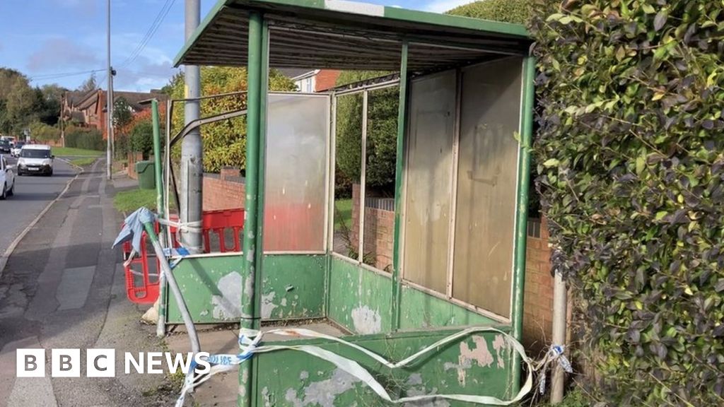 Bromsgrove's bus shelters branded 'total mess' - BBC News