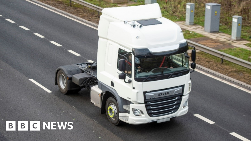 Cleveland Police: Force uses unmarked HGV to spot driving offences ...