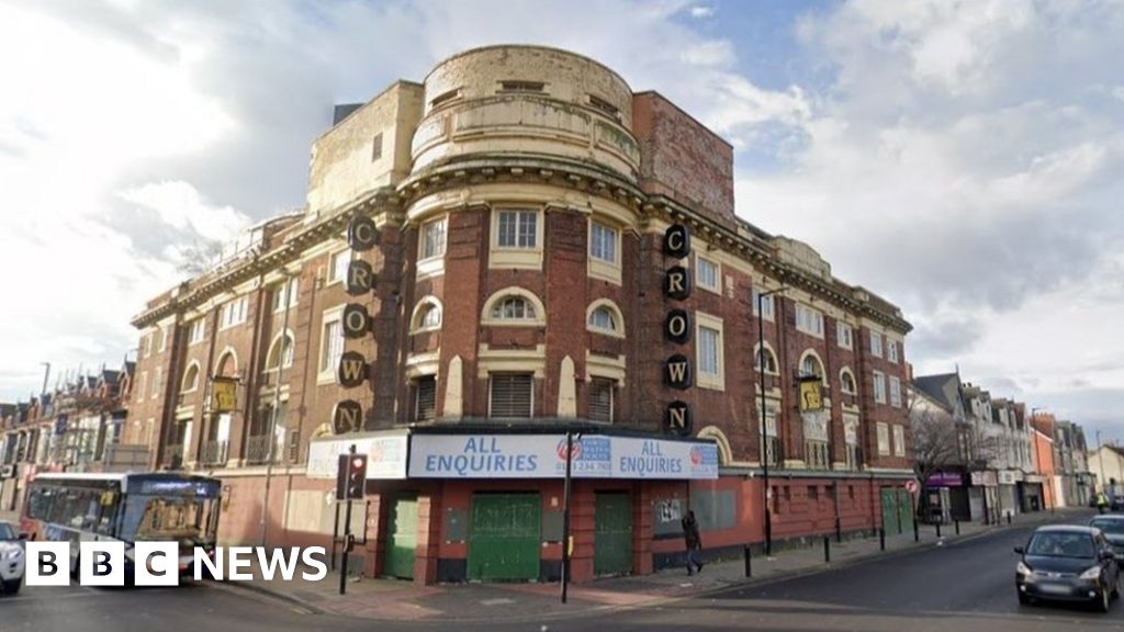 Council votes to buy The Crown pub in Middlesbrough - BBC News