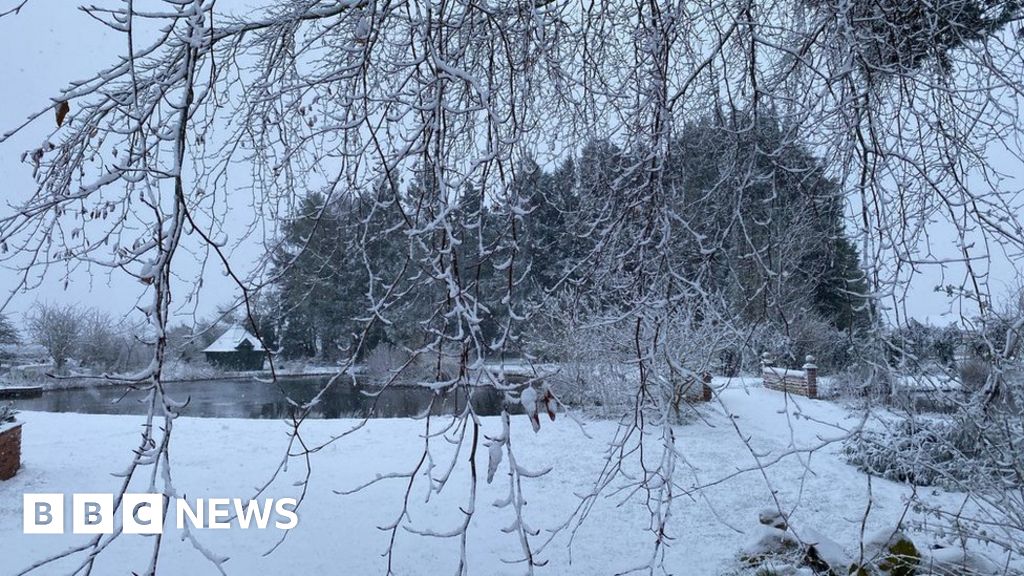 Snow arrives in the East Midlands after 'fool's spring' - BBC News
