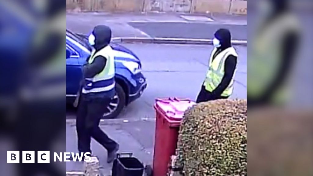 Reading attack: Image released in attempted murder probe - BBC News