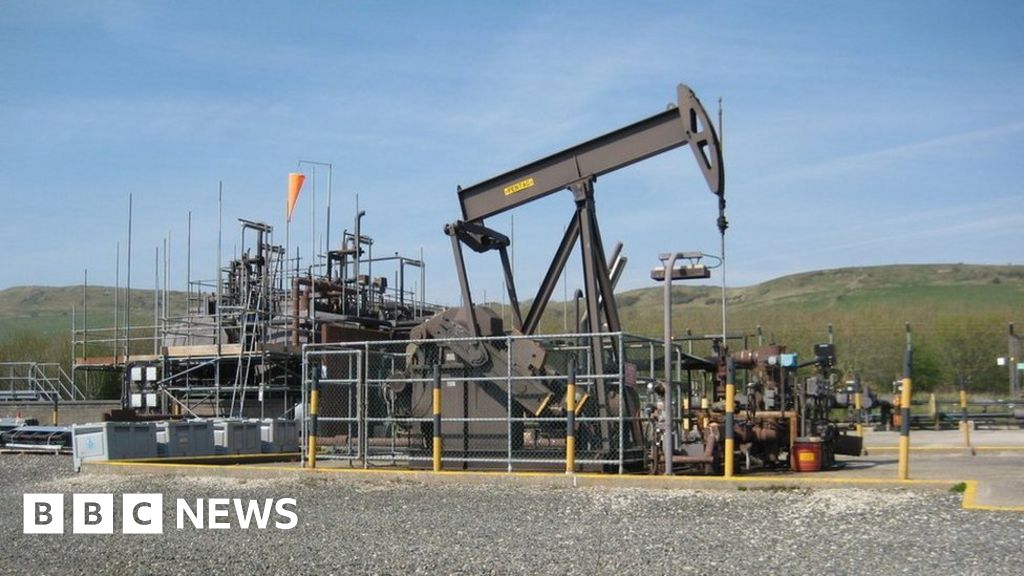 Kimmeridge methane release oil well 'must shut down' - BBC News