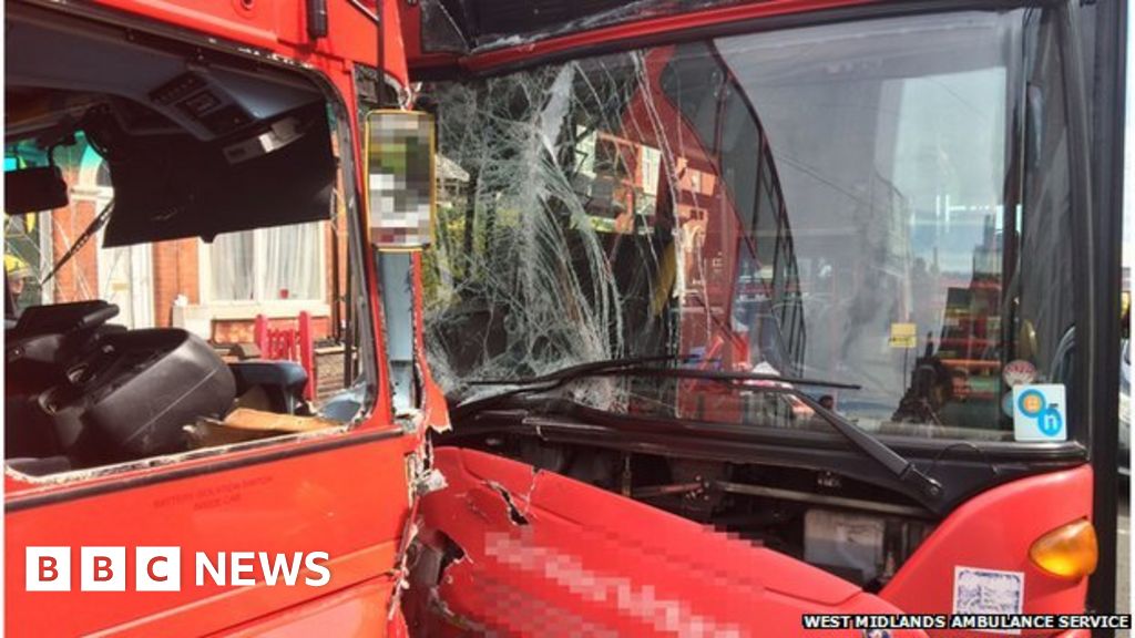Six injured in head-on crash between two buses in Birmingham - BBC News Six injured in head-on crash between two buses in Birmingham - BBC News