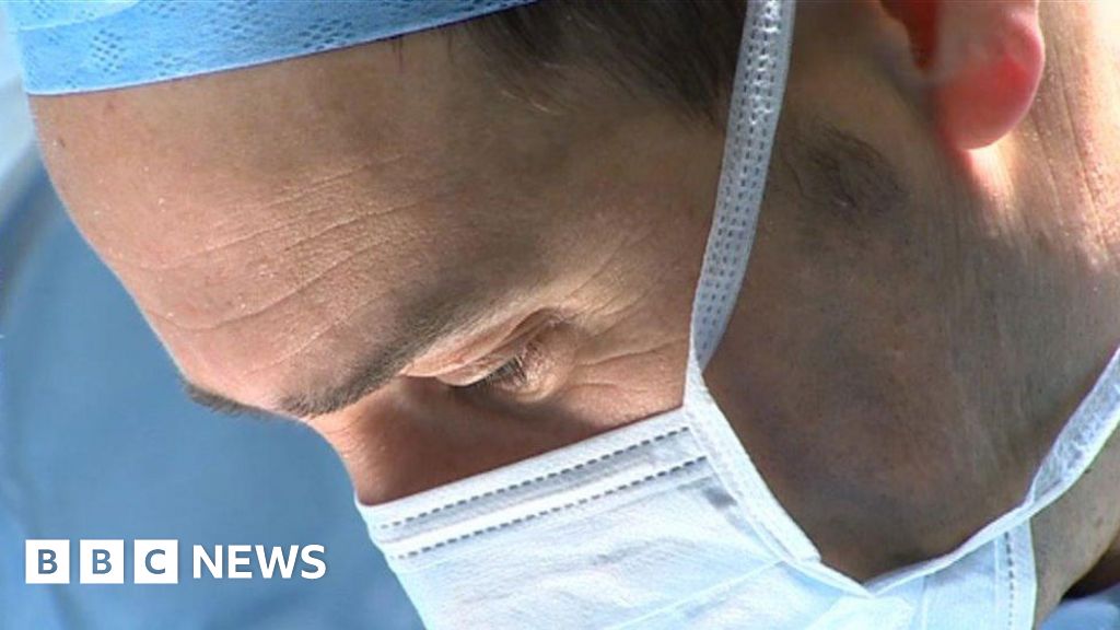 Royal College of Surgeons urges waiting lists priority - BBC News