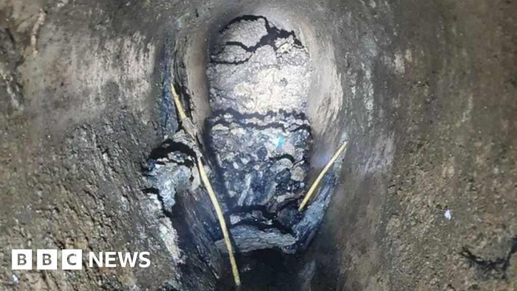 Liverpool 200-tonne fatberg 'eaten from inside out' in removal - BBC News