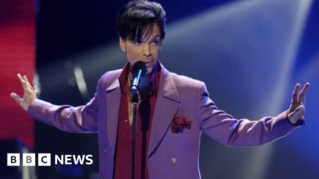 Prince death: Singer's sister and half-siblings declared heirs - BBC News