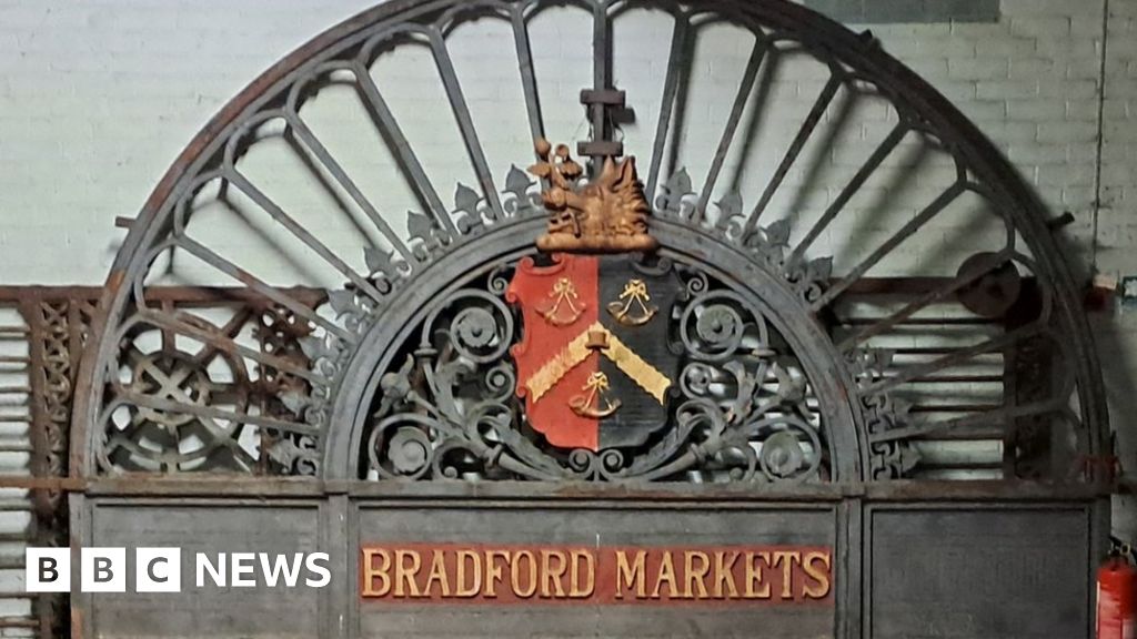 Bradford's Kirkgate Market gates get new home in city - BBC News
