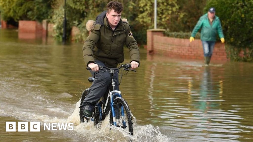 England weather: How wet has autumn 2019 really been? - BBC News