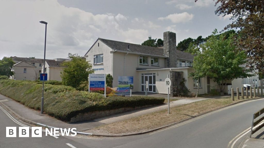 Nurse shortage leads Wareham Hospital to close all beds - BBC News