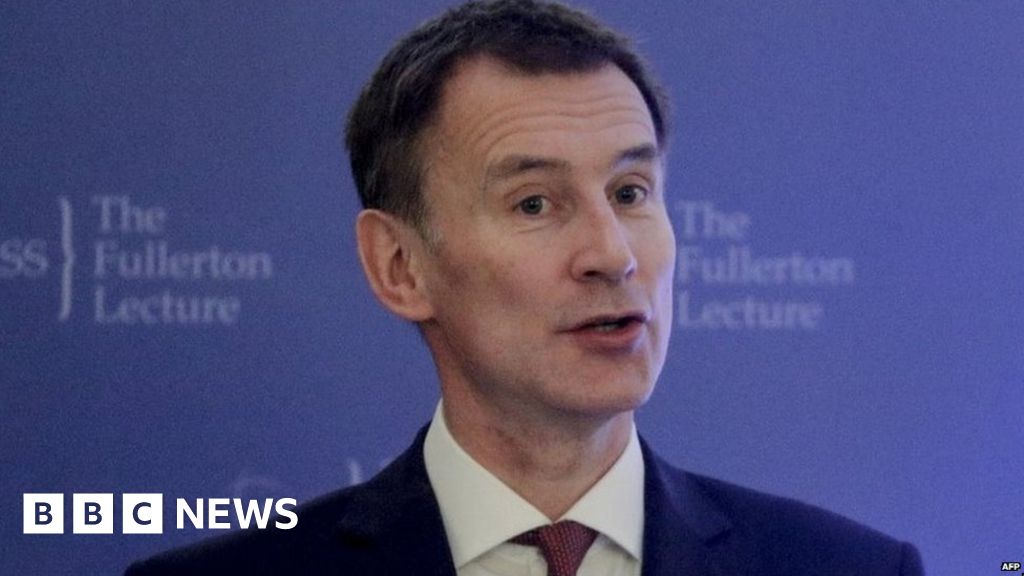 Brexit: Jeremy Hunt says UK 'can learn lessons' from Singapore - BBC News