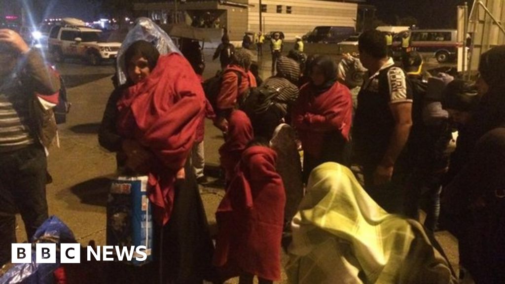 Migrant crisis: Making the journey across the border - BBC News