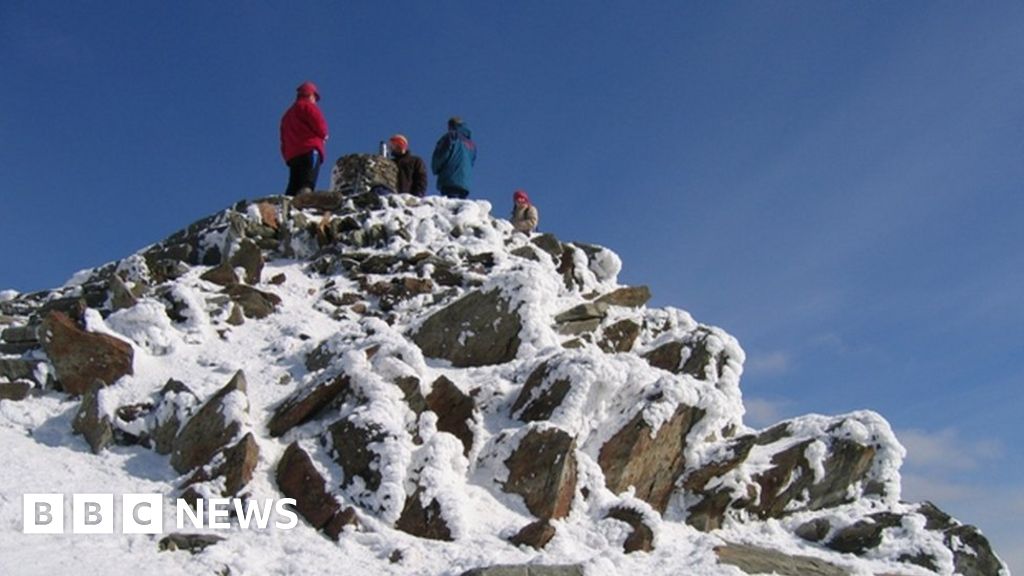 Snowdon summit tops Britain's most trodden list - BBC News